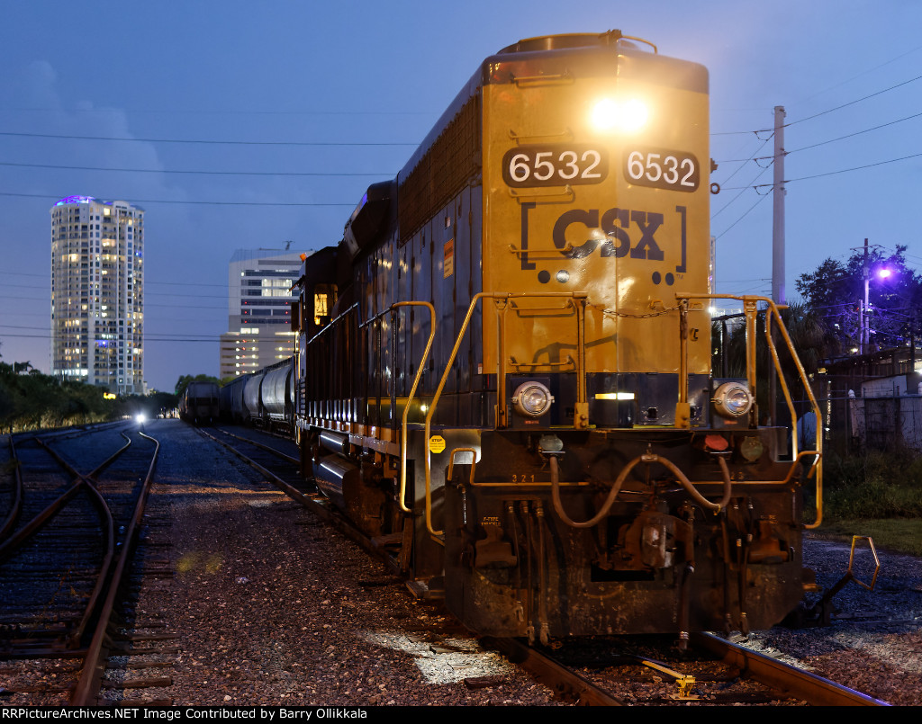 CSX 6532 backing into Old Tampa Yard